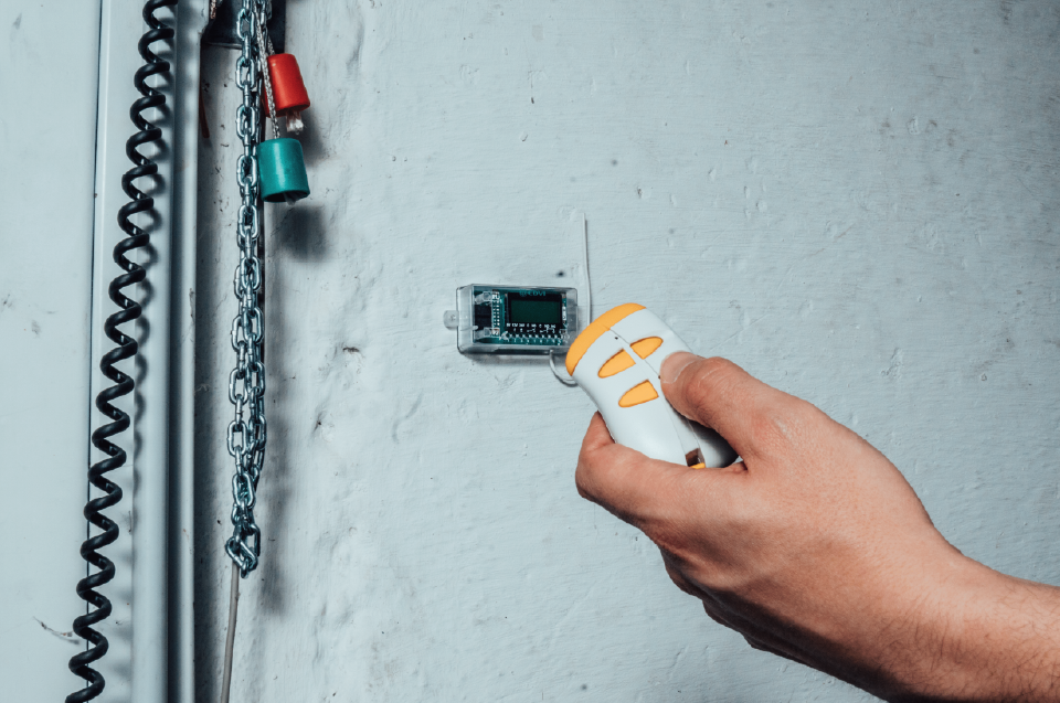 KeeLoq Rolling Code Explained | What is Hopping Code? | CDVI UK